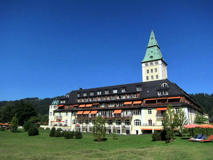 BAYERN: Schloss Elmau - Hotel mit Buckeln - vonREISENundGAERTEN